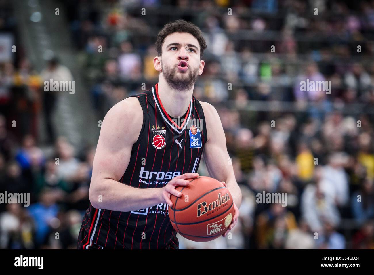 Kevin Wohlrath (Bamberg Baskets, #11) - Freiwurf / GER, MHP Riesen ...