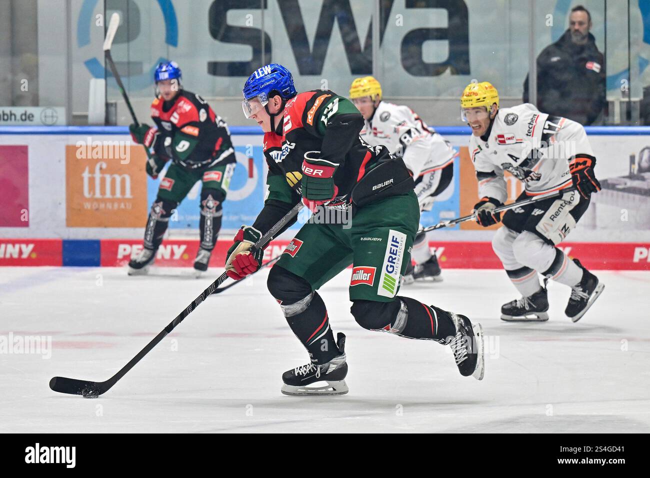 Augsburg, Deutschland. 12th Jan, 2025. am PUck Denis REUL (Augsburger ...