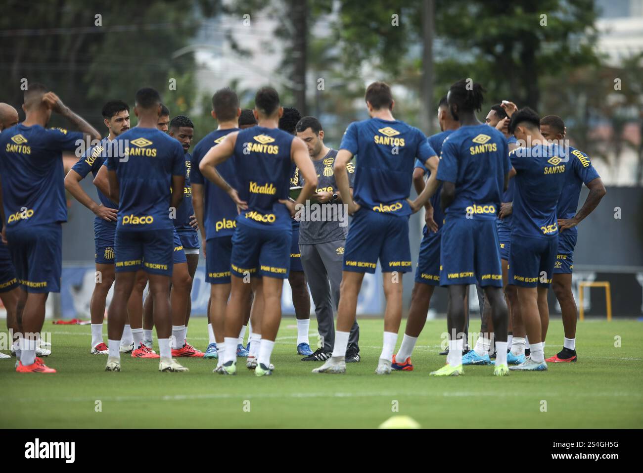 SP - SANTOS - 12/01/2025 - SANTOS, TRAINING - Santos players gathered ...