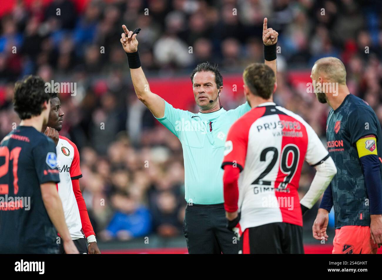 Rotterdam, The Netherlands. 12th Jan, 2025. Rotterdam - Referee Bas ...