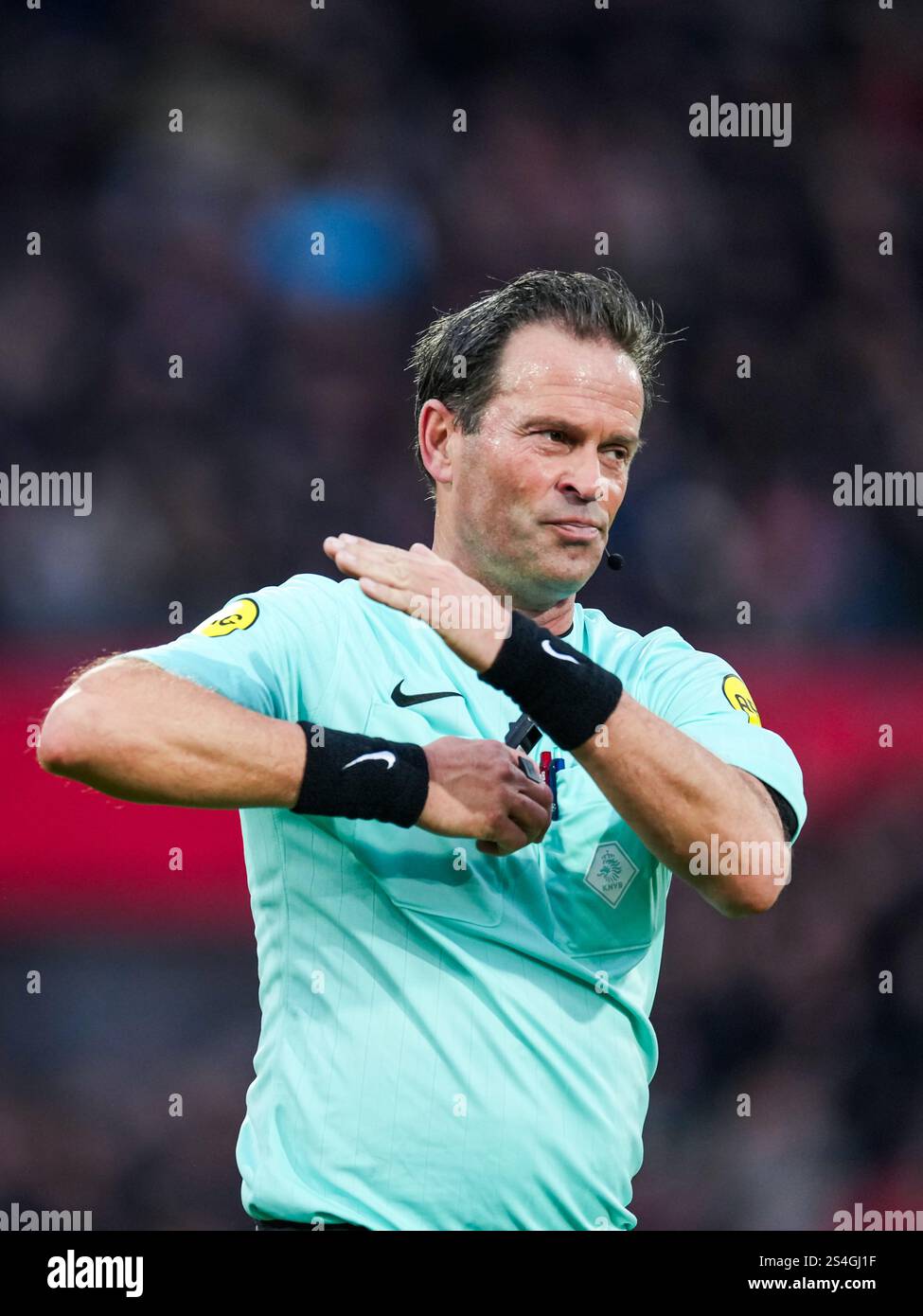 Rotterdam, The Netherlands. 12th Jan, 2025. Rotterdam - Referee Bas ...