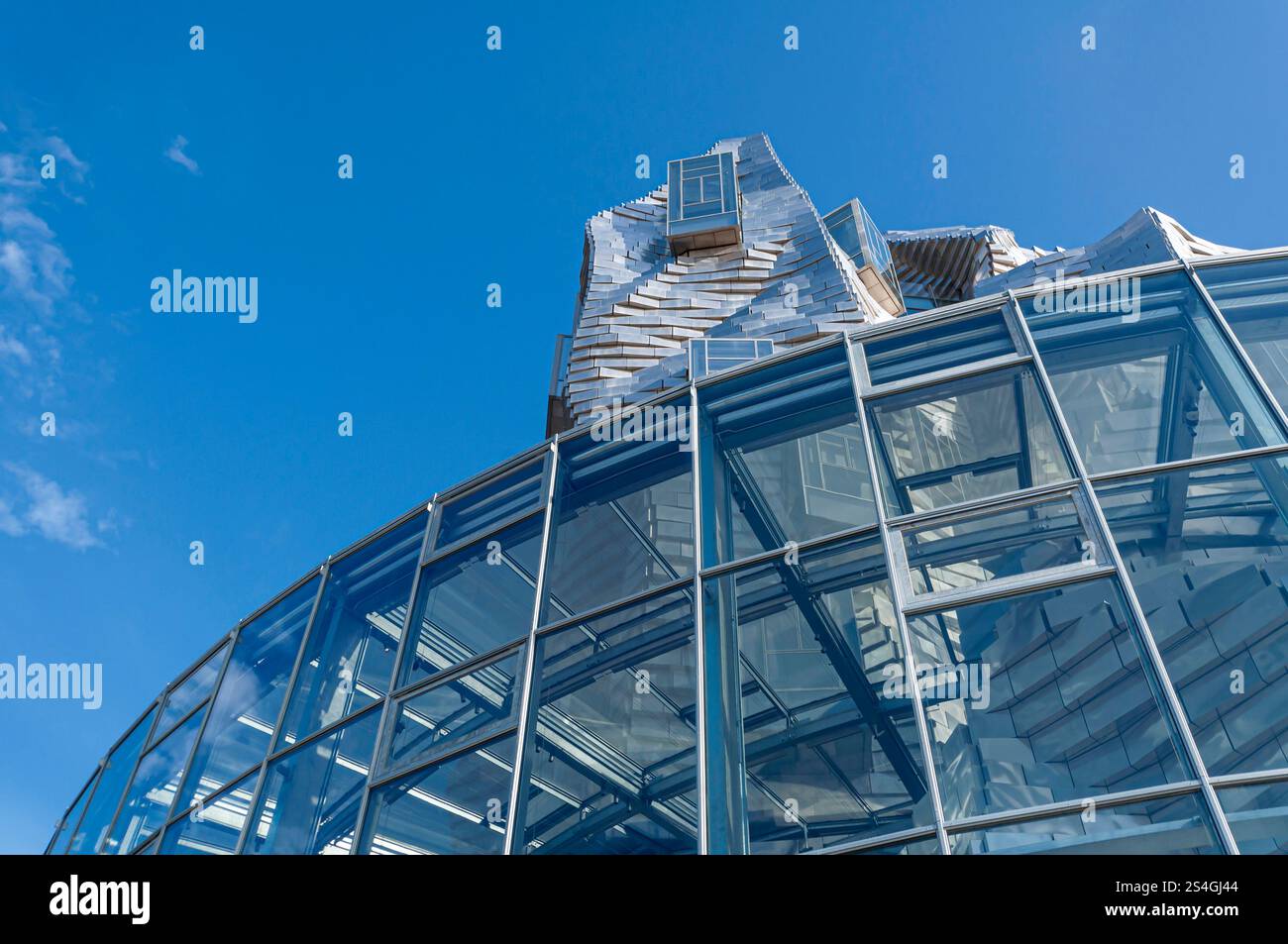 Luma Tower, the iconic new museum by Frank Gehry in old Arles ...