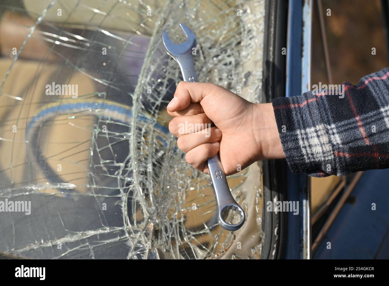 Repair of an old car that was in an accident, with a broken windshield Stock Photo - Alamy