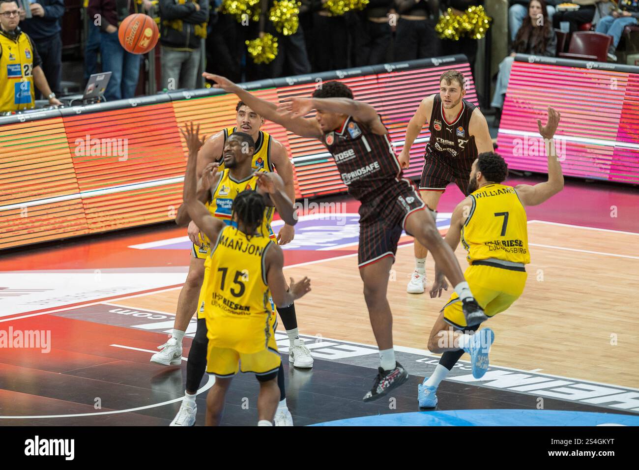 #15mjp, Yorman Polas Bartolo (MHP Riesen Ludwigsburg, #13), Joel Scott ...