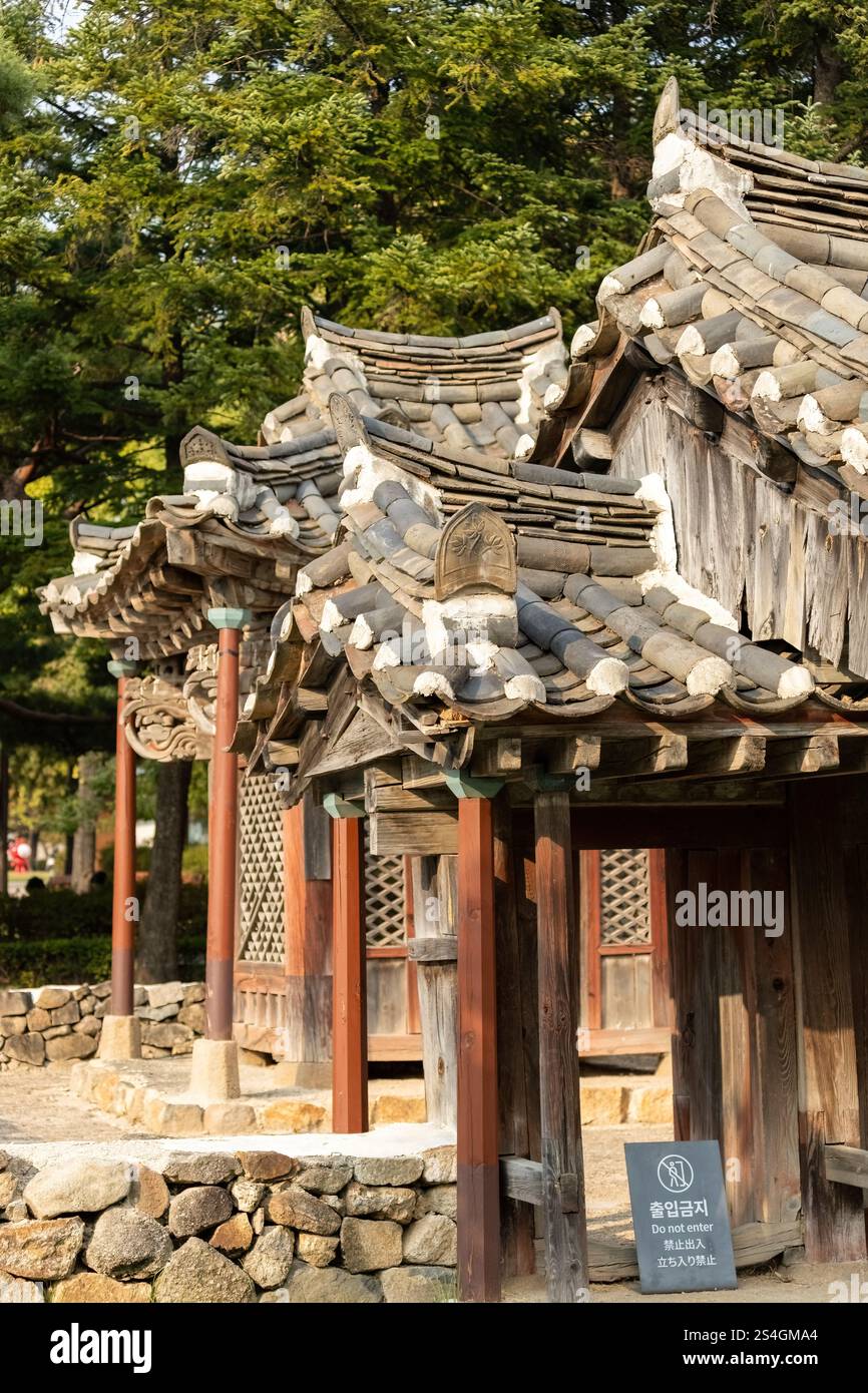 Traditional Korean village Hanok houses at The National Folk Museum of ...