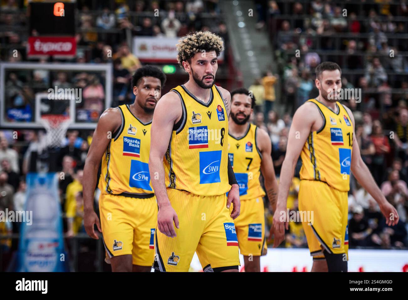 Hunter Maldonado (MHP Riesen Ludwigsburg, #08) - mit Team / GER, MHP ...