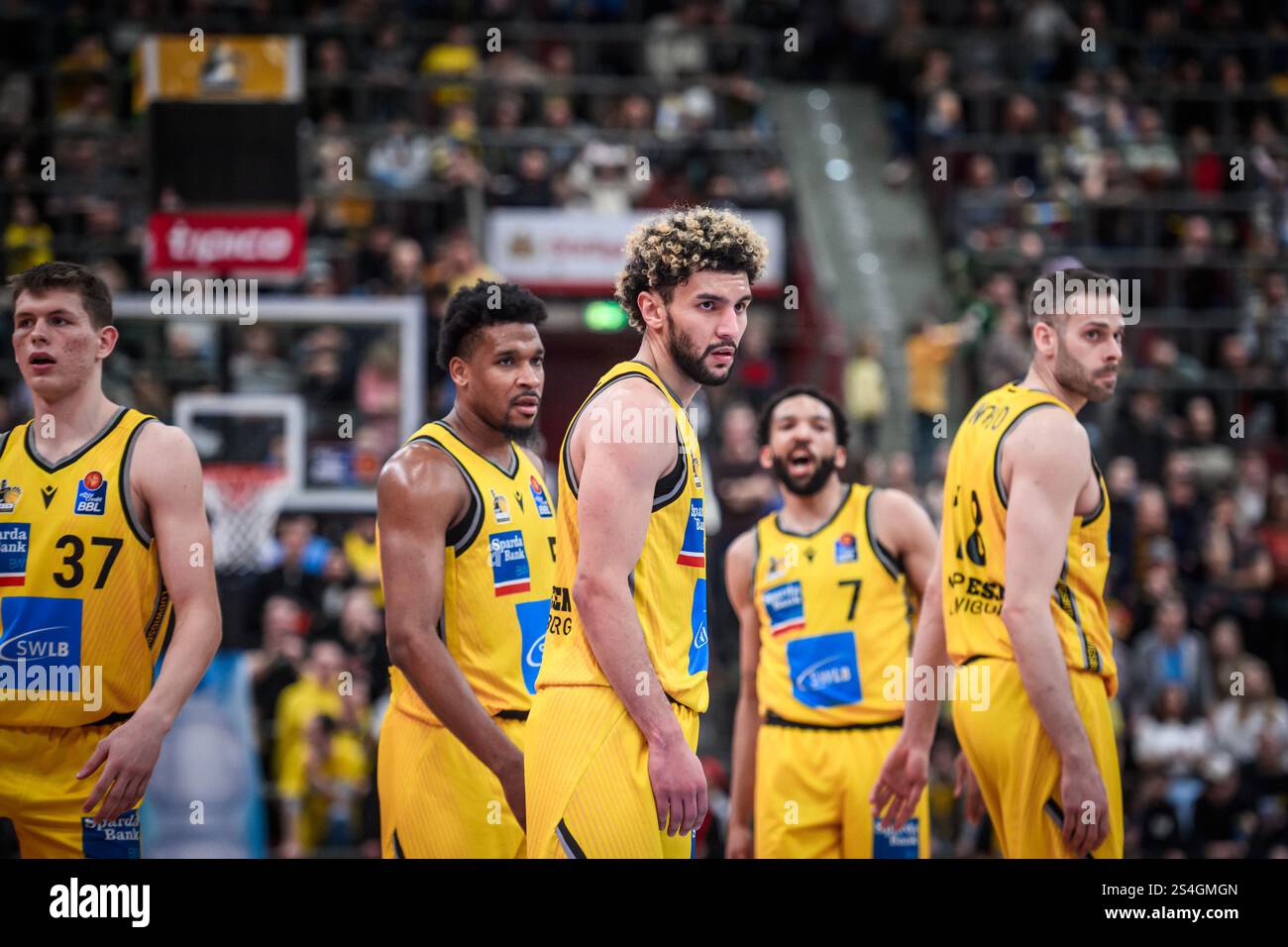 Hunter Maldonado (MHP Riesen Ludwigsburg, #08) - mit Team / GER, MHP ...