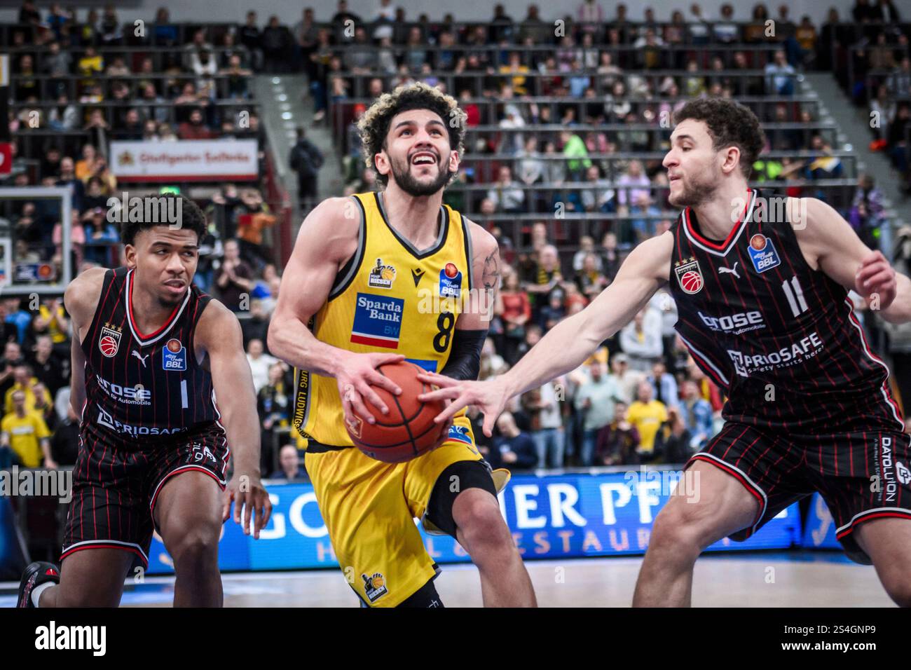 Ludwigsburg, Deutschland. 12th Jan, 2025. Hunter Maldonado (MHP Riesen ...