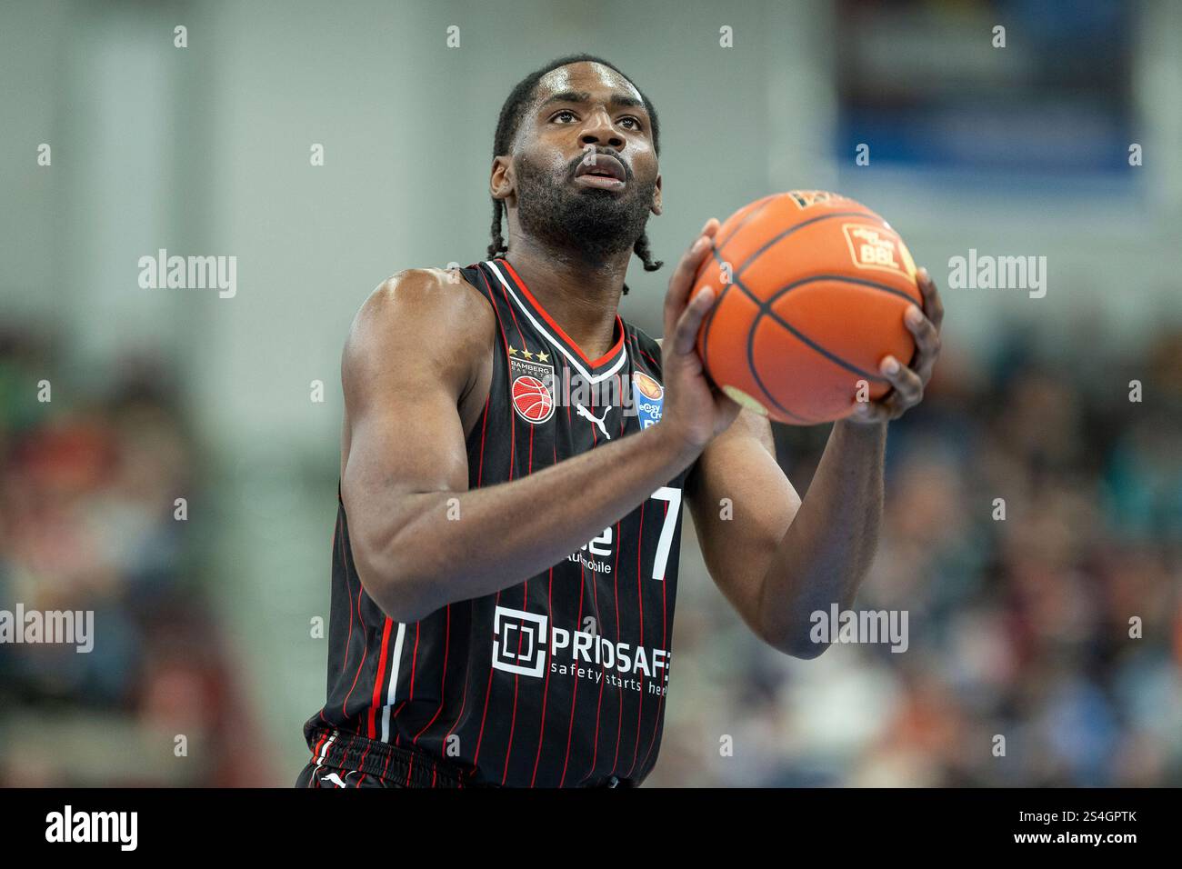 Ludwigsburg, Deutschland. 12th Jan, 2025. KeyShawn Feazell (Bamberg ...