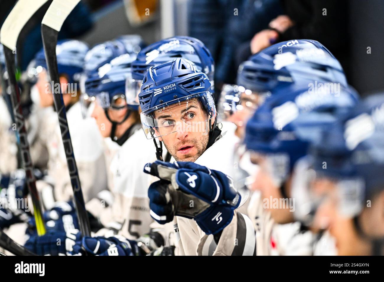 Taylor Leier (Straubing Tigers, #7), GER, Straubing Tigers vs. Iserlohn ...