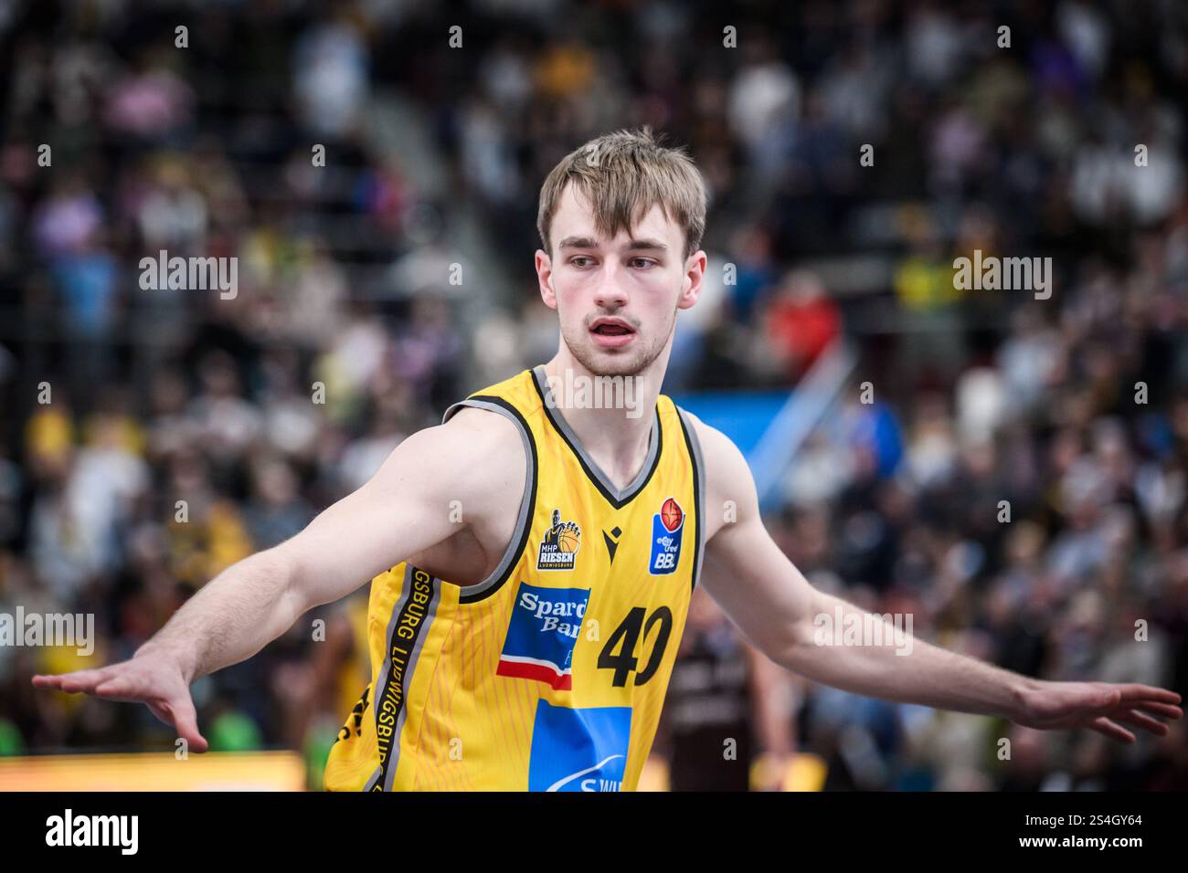 Simon Feneberg (MHP Riesen Ludwigsburg, #40) / GER, MHP Riesen ...