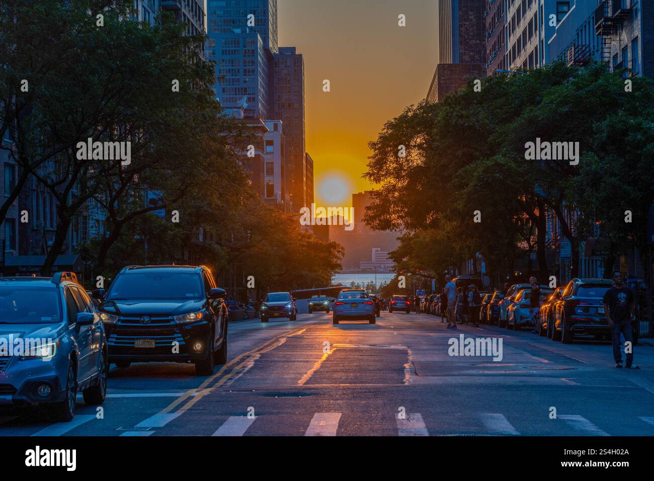 Manhattanhenge - a phenomenon where the sun sets directly in line with ...