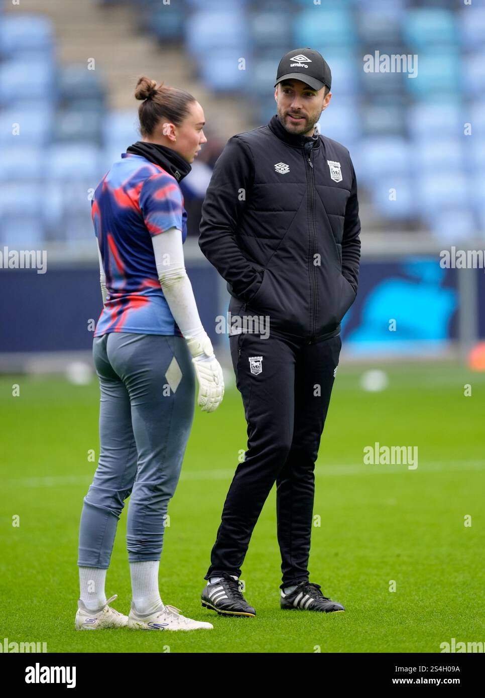 Ipswich Town manager Joe Sheehan speaks to goalkeeper Natalia Negri ...