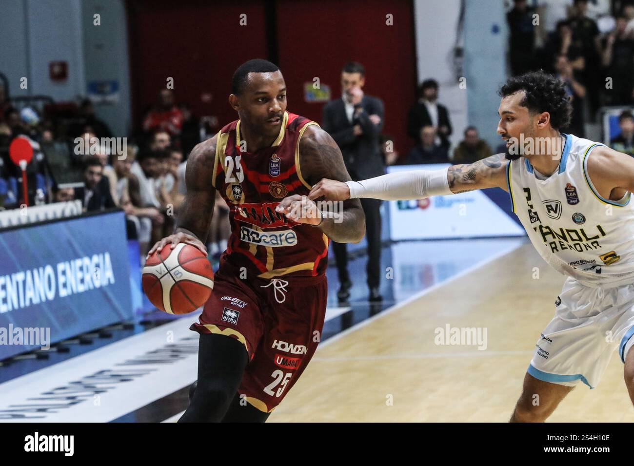 Cremona, Italy. 12th Jan, 2025. Aamir Simms (Umana Reyer Venezia ...