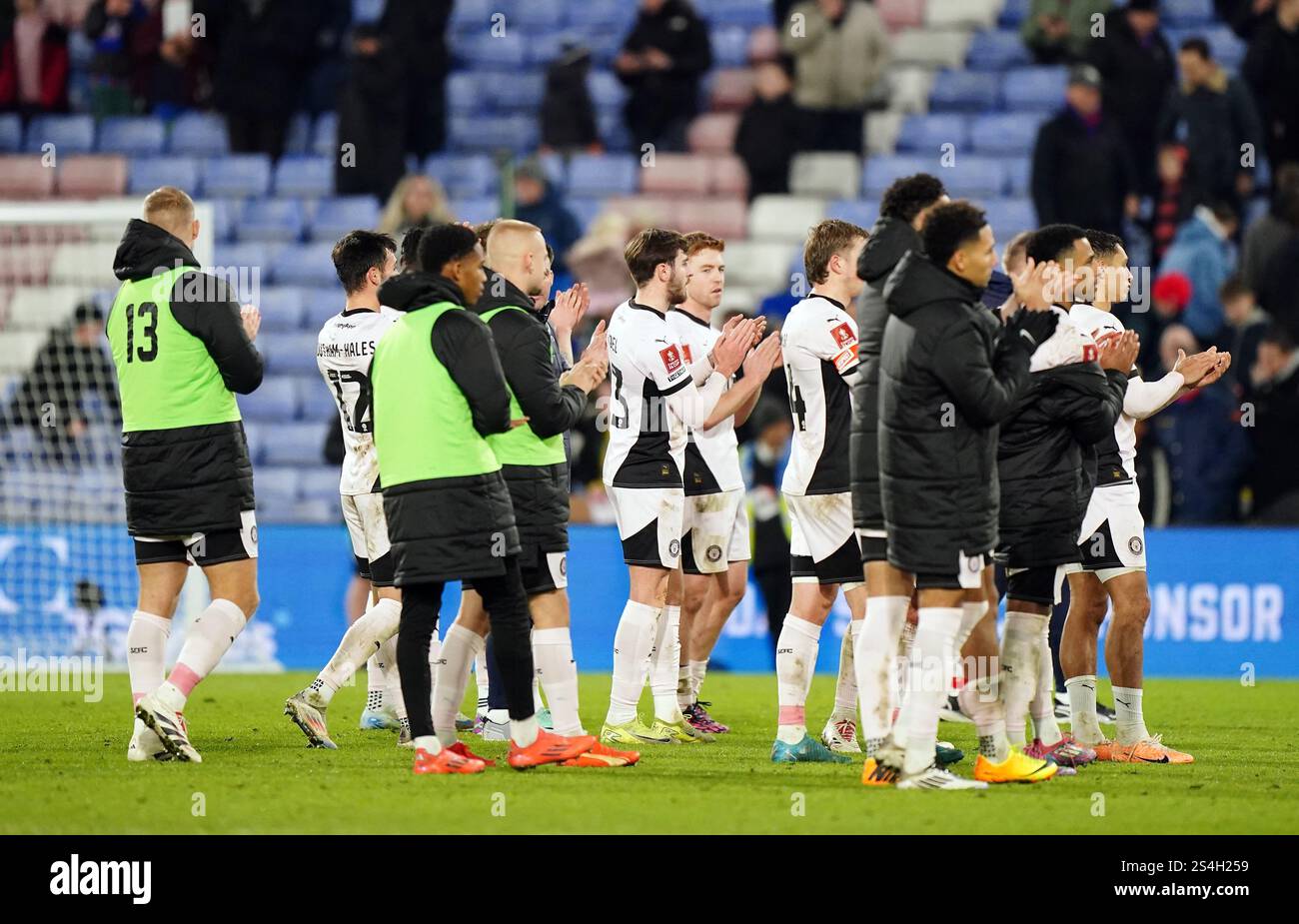 Stockport County players applaud the away fans after the final whistle ...