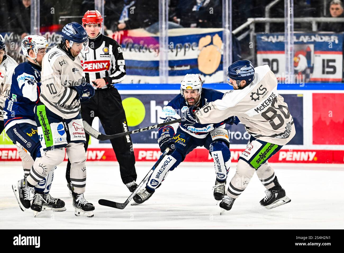 Straubing, Deutschland. 12th Jan, 2025. Skyler McKenzie (Straubing ...