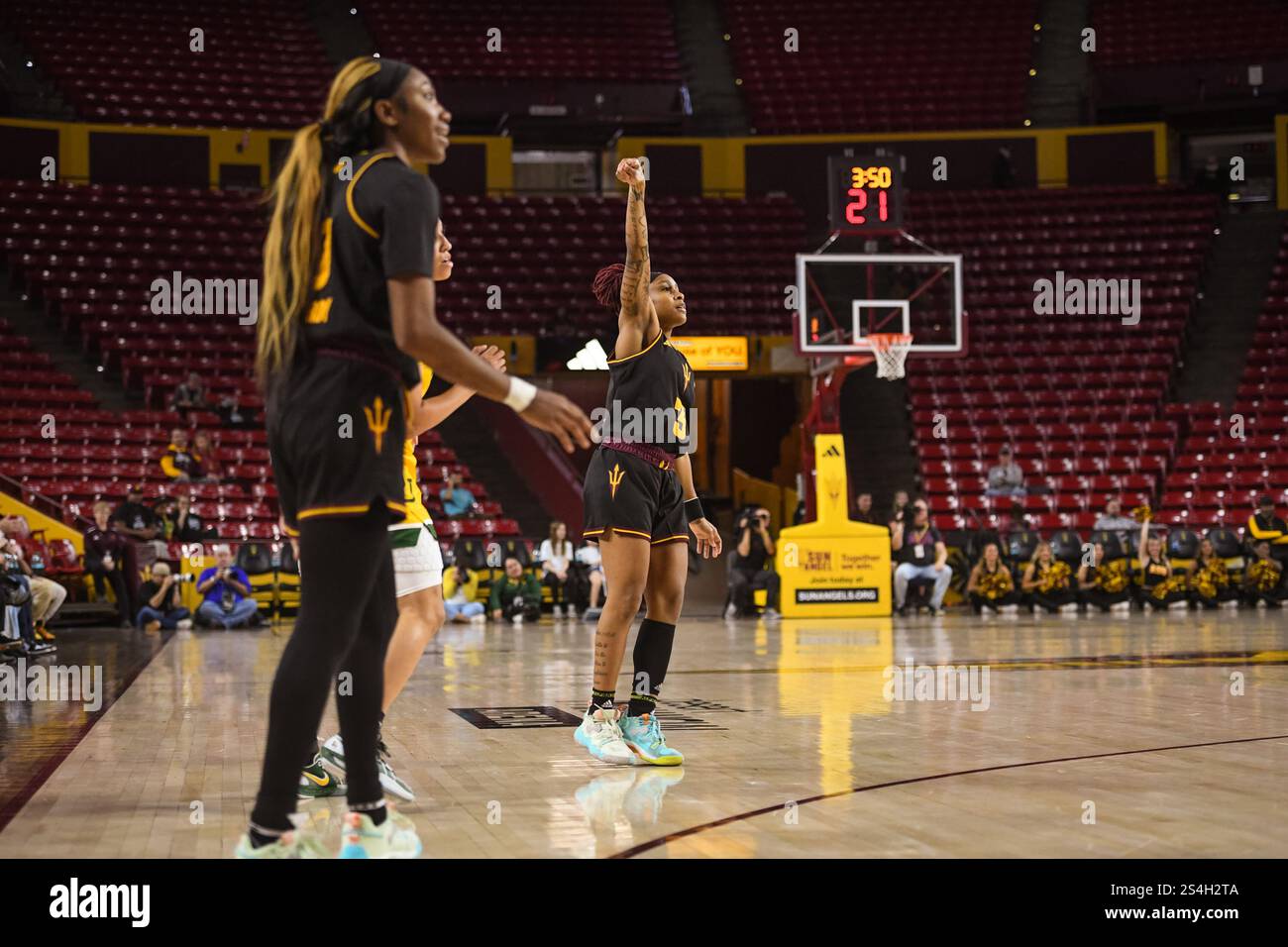 Arizona State Sun Devils guard Tyi Skinner (3) attempts a shot in the ...