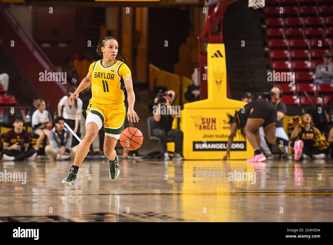 Baylor Lady Bears guard Jada Walker (11) drives down court in the ...