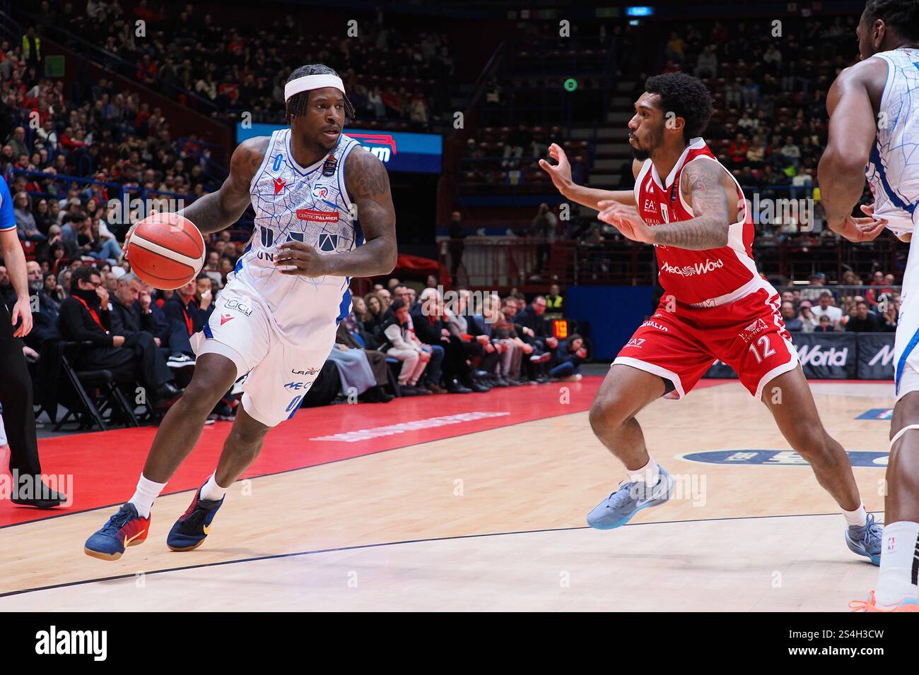 Jaylen Barford (UNAHOTELS Reggio Emilia) & Armoni Brooks (EA7 Emporio ...