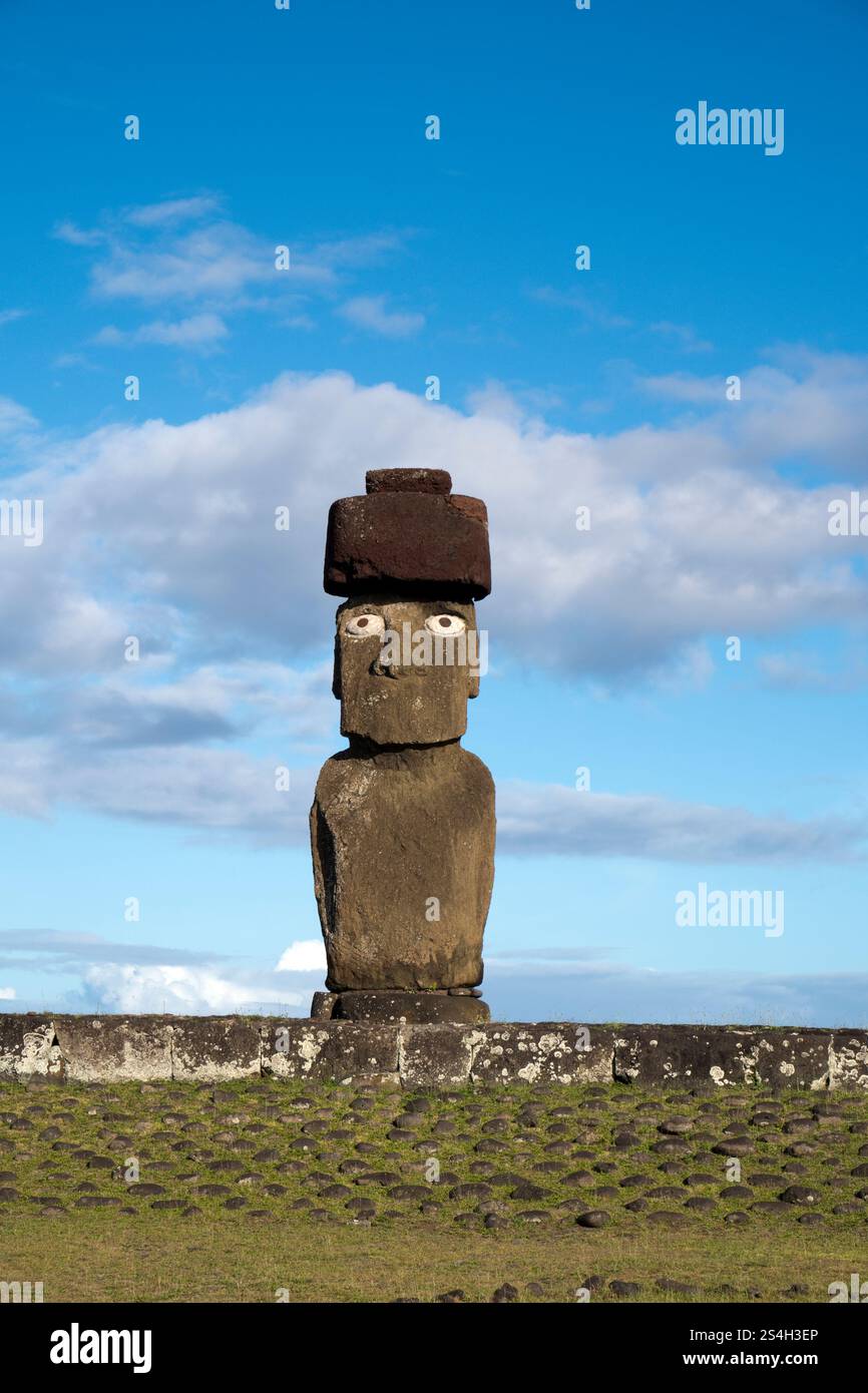 Ahu Ko Te Riku, near Hanga Roa, is the only complete Moai on Easter ...