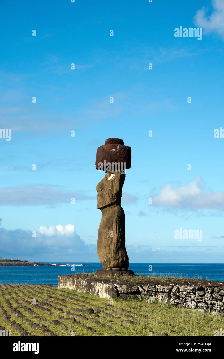 Ahu Ko Te Riku, near Hanga Roa, is the only complete Moai on Easter ...