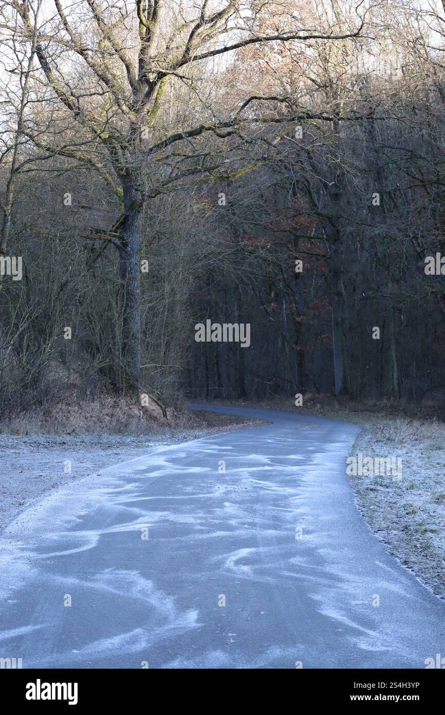 Snow drifts create confusing Pattern on Road Stock Photo - Alamy