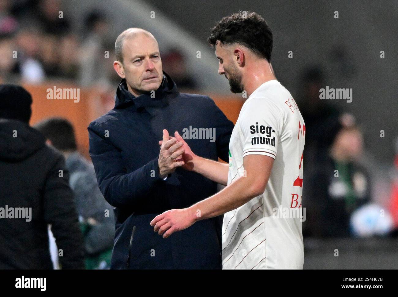 Augsburg, Deutschland. 12th Jan, 2025. Maximilian Bauer FC Augsburg FCA (23) muss verletzt ...