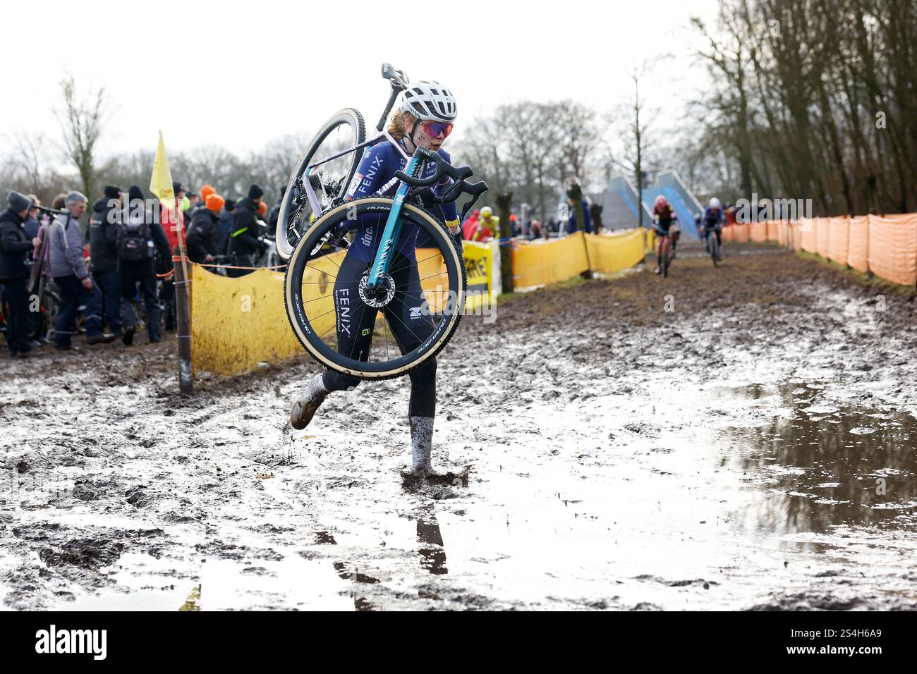 OISTERWIJK - Winner Puck Pieterse in action during the Dutch cyclocross ...