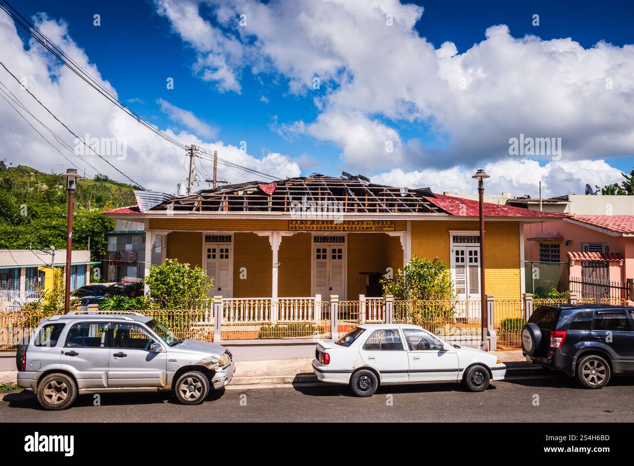 Roof blown off house hurricane hi-res stock photography and images - Alamy