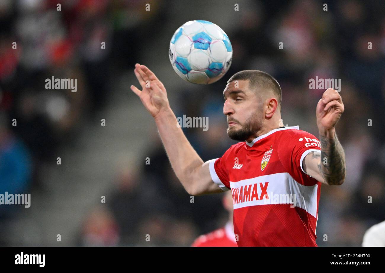 Jeff Chabot VfB Stuttgart (24) Kopfball Aktion FC Augsburg FCA vs VfB ...