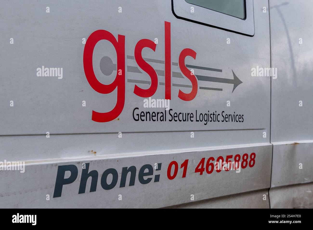 Armoured cash in transit van hi-res stock photography and images - Alamy