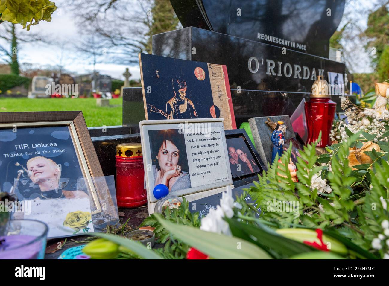 Grave of Dolores O'Riordan, lead singer of The Cranberries, Caherelly ...