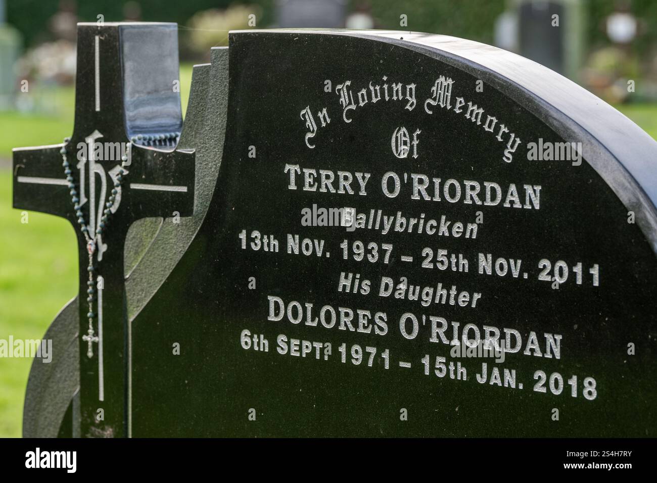 Grave of Dolores O'Riordan, lead singer of The Cranberries, Caherelly ...