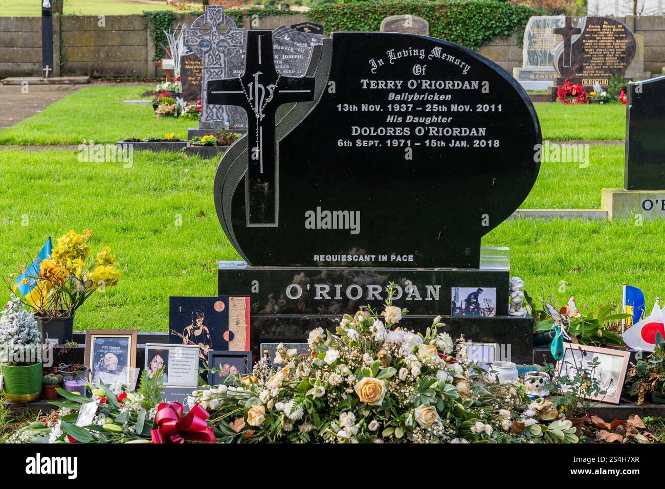 Grave of Dolores O'Riordan, lead singer of The Cranberries, Caherelly ...