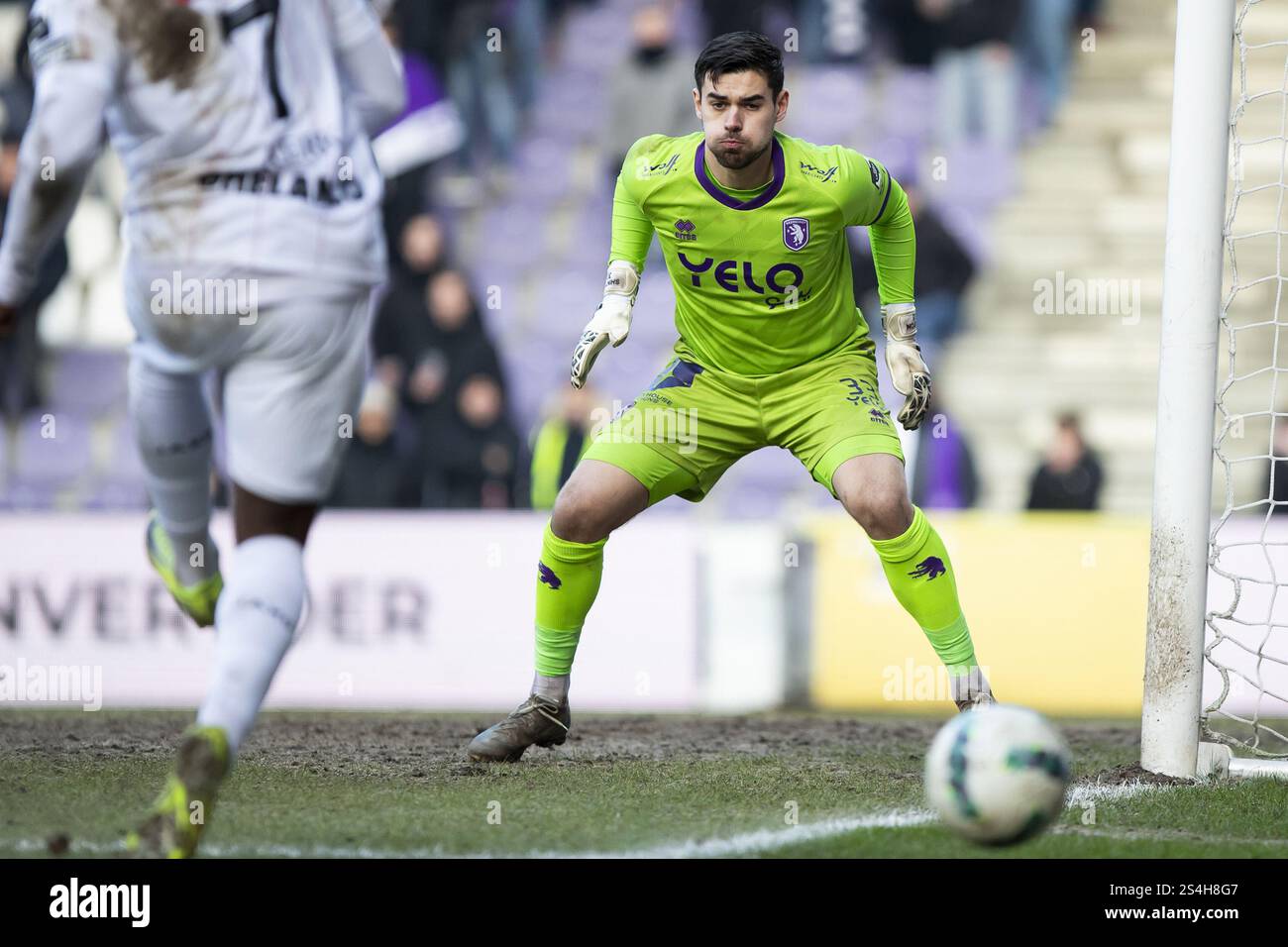 Antwerp, Belgium. 12th Jan, 2025. Beerschot's goalkeeper Nick Shinton ...
