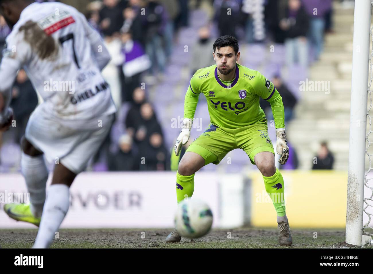 Antwerp, Belgium. 12th Jan, 2025. Beerschot's goalkeeper Nick Shinton ...
