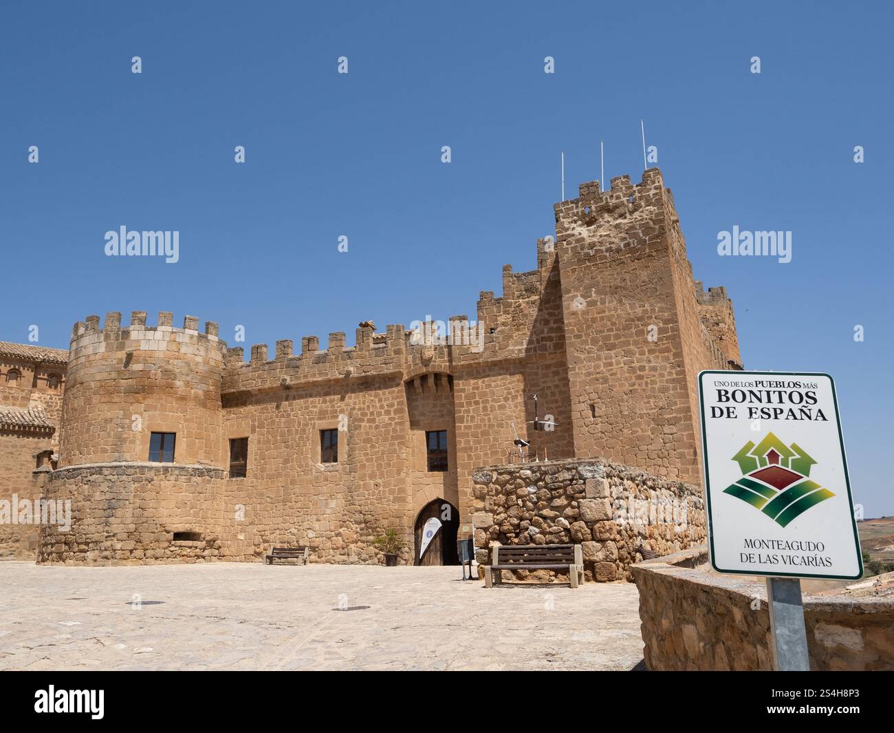 Entrance to the castle of the Hurtado de Mendoza with the sign of Most ...