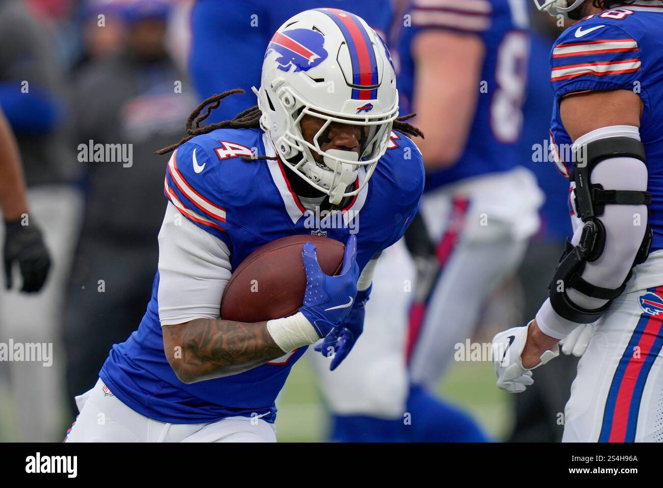 Buffalo Bills running back James Cook (4) warms up before playing ...