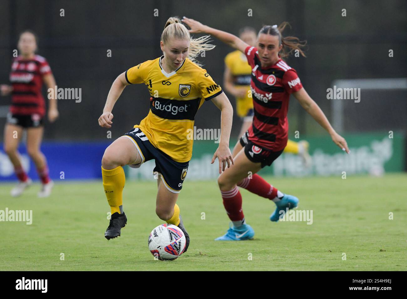 Rooty Hills, Australia. 12th Jan, 2025. Taylor Jade Ray (L) of Central ...