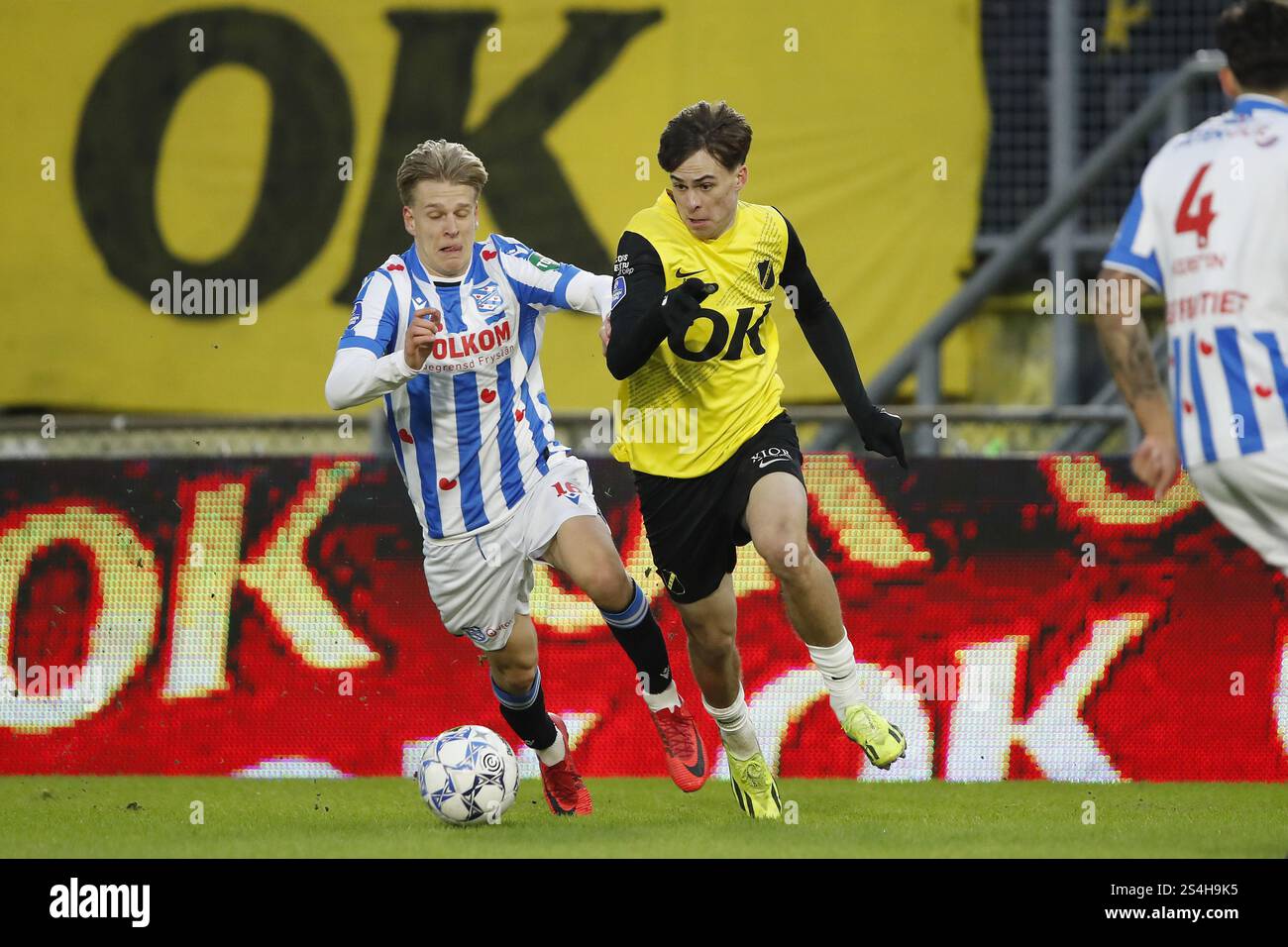 BREDA - (l-r) Marcus Linday of sc Heerenveen, Leo Sauer of NAC Breda ...