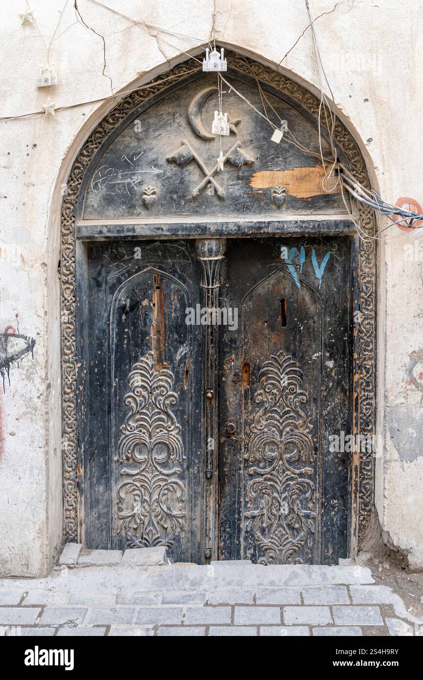 Typical decorated doors in the old city of Basrah, Iraq Stock Photo - Alamy