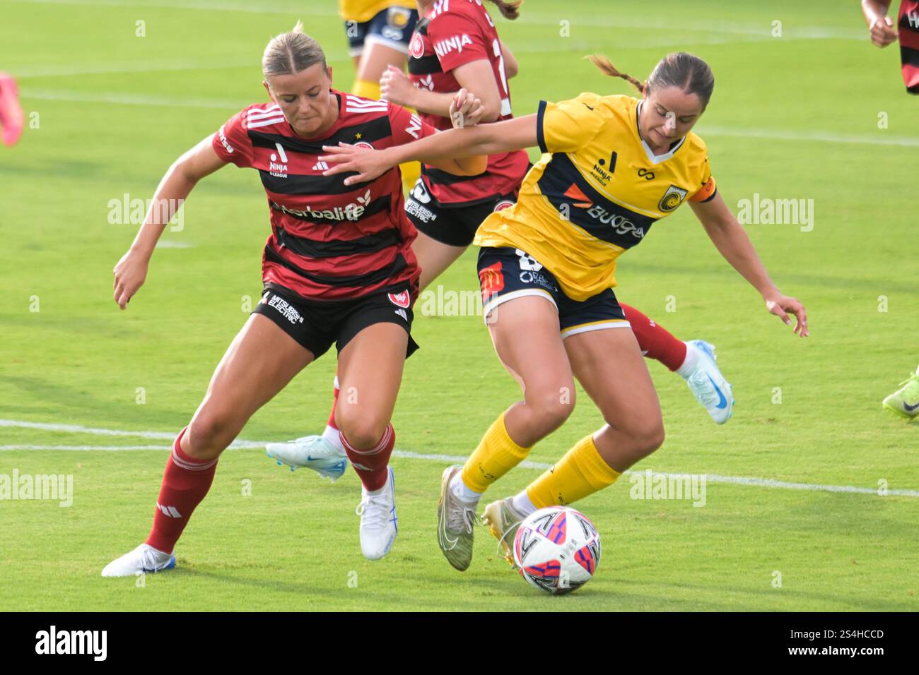 Rooty Hills, Australia. 12th Jan, 2025. Sophie Harding (L) of Western ...