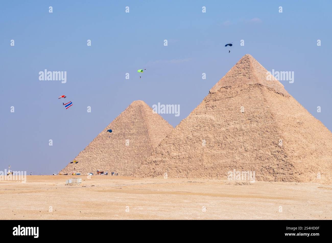 Hang gliders flying down to land beside the pyramid of Khafre and Great ...