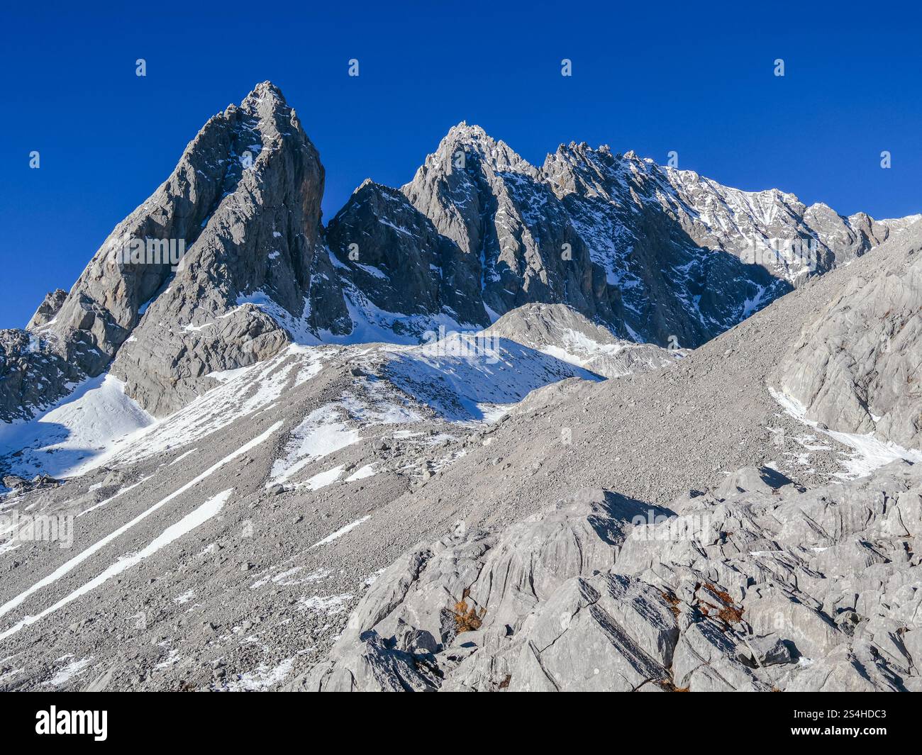 Summit (Peak) of Jade Dragon Snow Mountain, AKA Yulong Snow Mountain ...