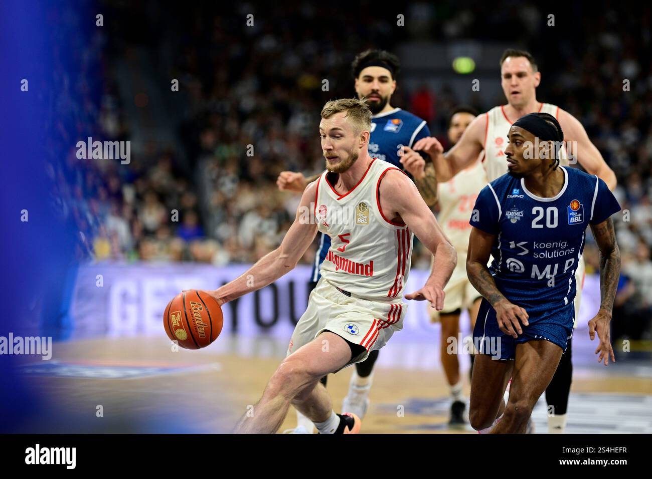 Mannheim, Deutschland. 22nd Dec, 2024. Niels Giffey (FC Bayern M?nchen Basketball, #5) Michael ...