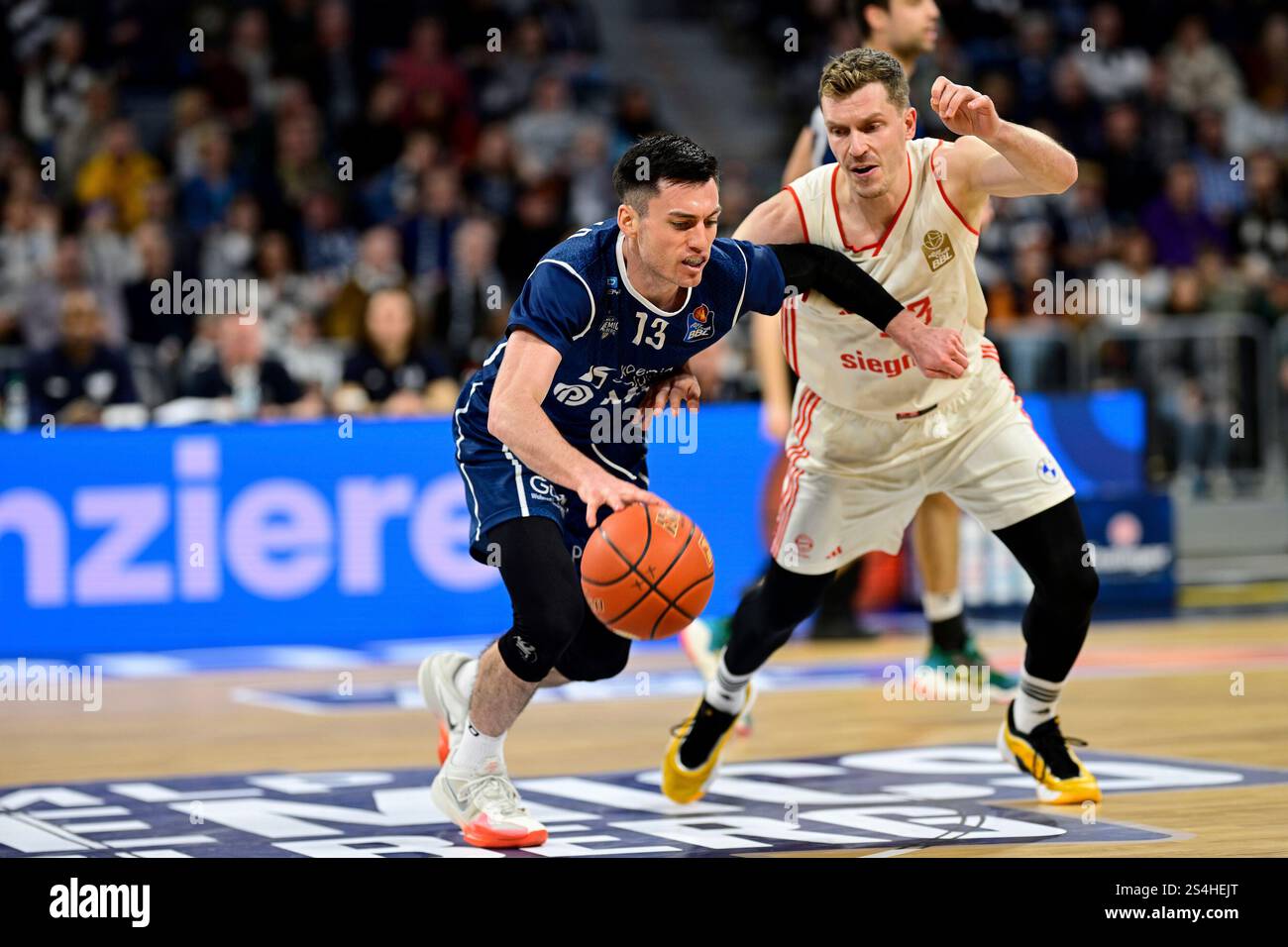 Mannheim, Deutschland. 22nd Dec, 2024. Andreas Obst (FC Bayern M?nchen ...