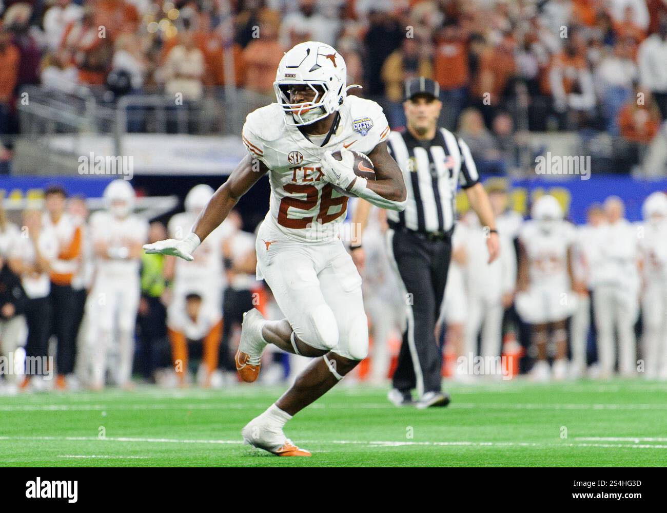 Waco, Texas, USA. 10th Jan, 2025. Texas Longhorns running back ...