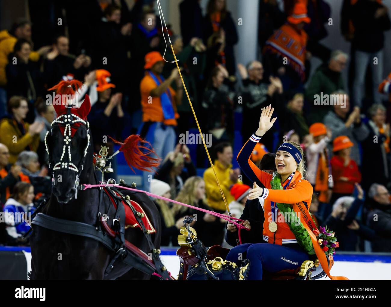 HEERENVEEN - Jutta Leerdam (Netherlands) during a lap of honor in a ...