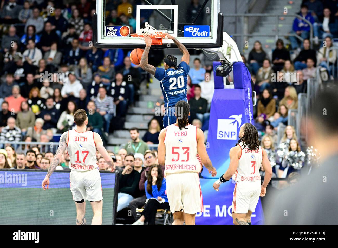 Mannheim, Deutschland. 22nd Dec, 2024. Dunk von Michael Weathers (MLP ...