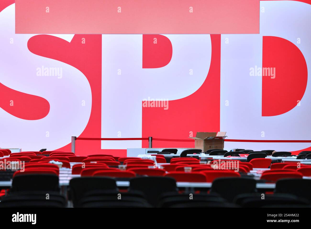 Berlin, Deutschland, 11.01.2025: Citycube Messe: SPD-Bundesparteitag: Logo *** Berlin, Germany ...